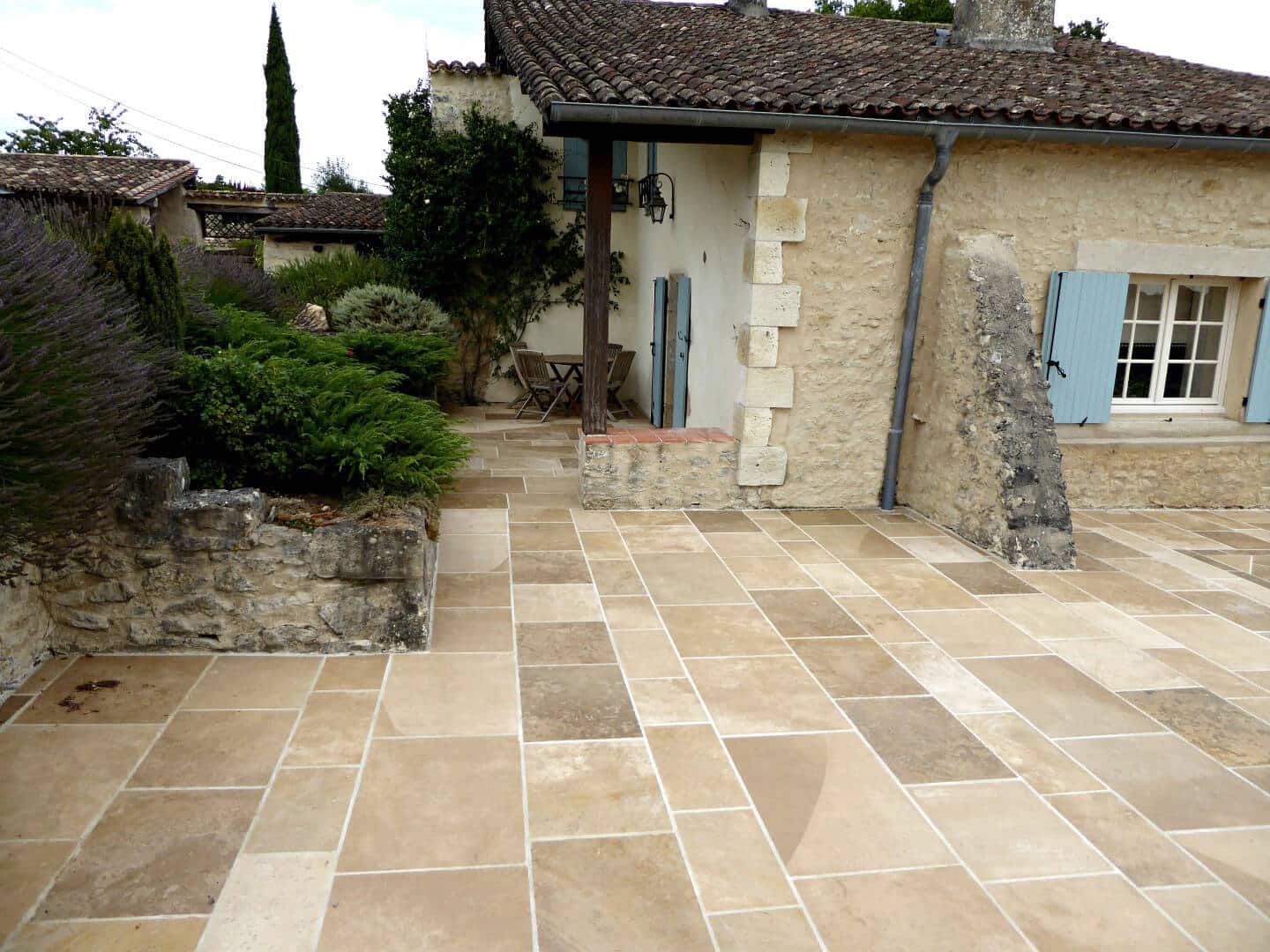 Dalle en pierre naturelle - Dallage - SFPN